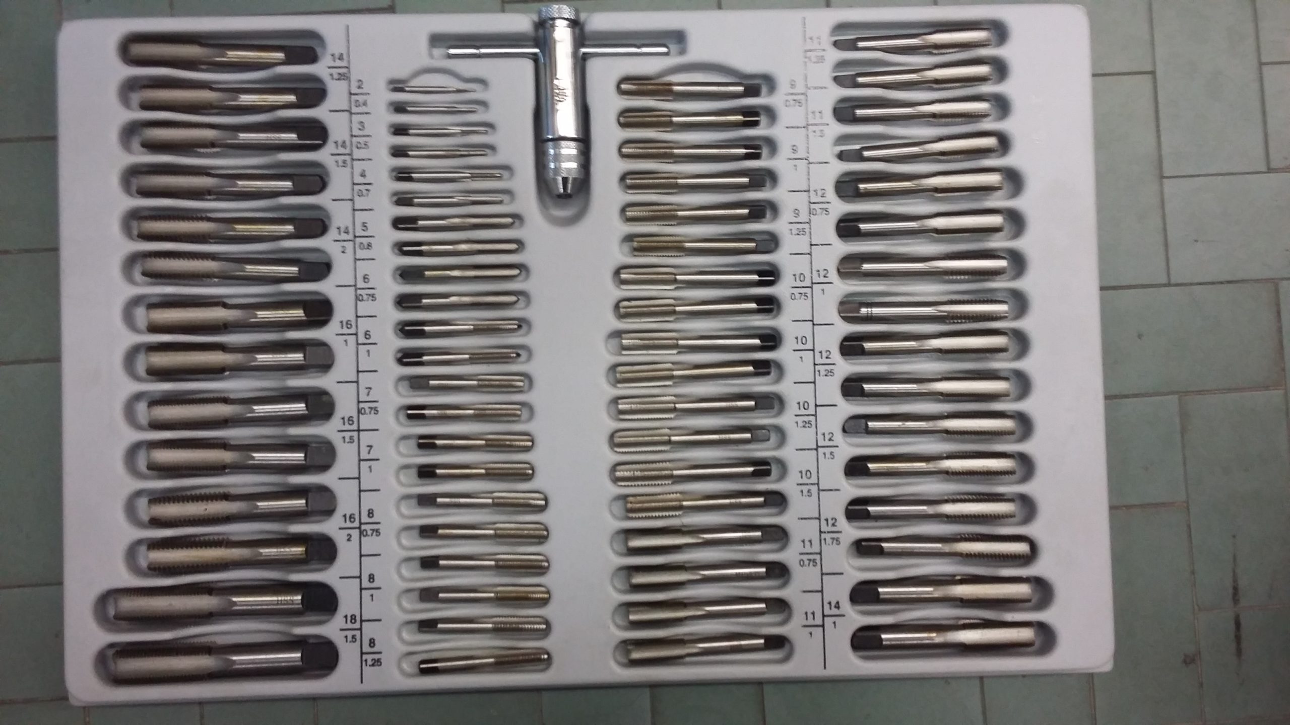 Kit filettatura professionale - Ferramenta Olgiate Comasco Como ...